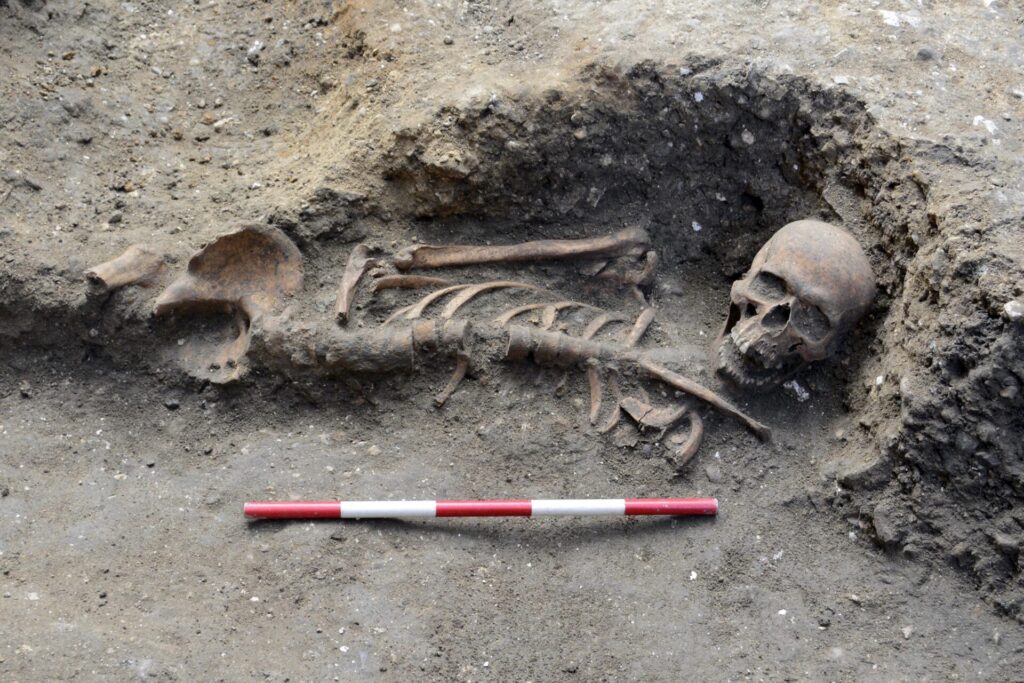 Tower of London Excavation Reveals Medieval Burials and Lost Chapels ...